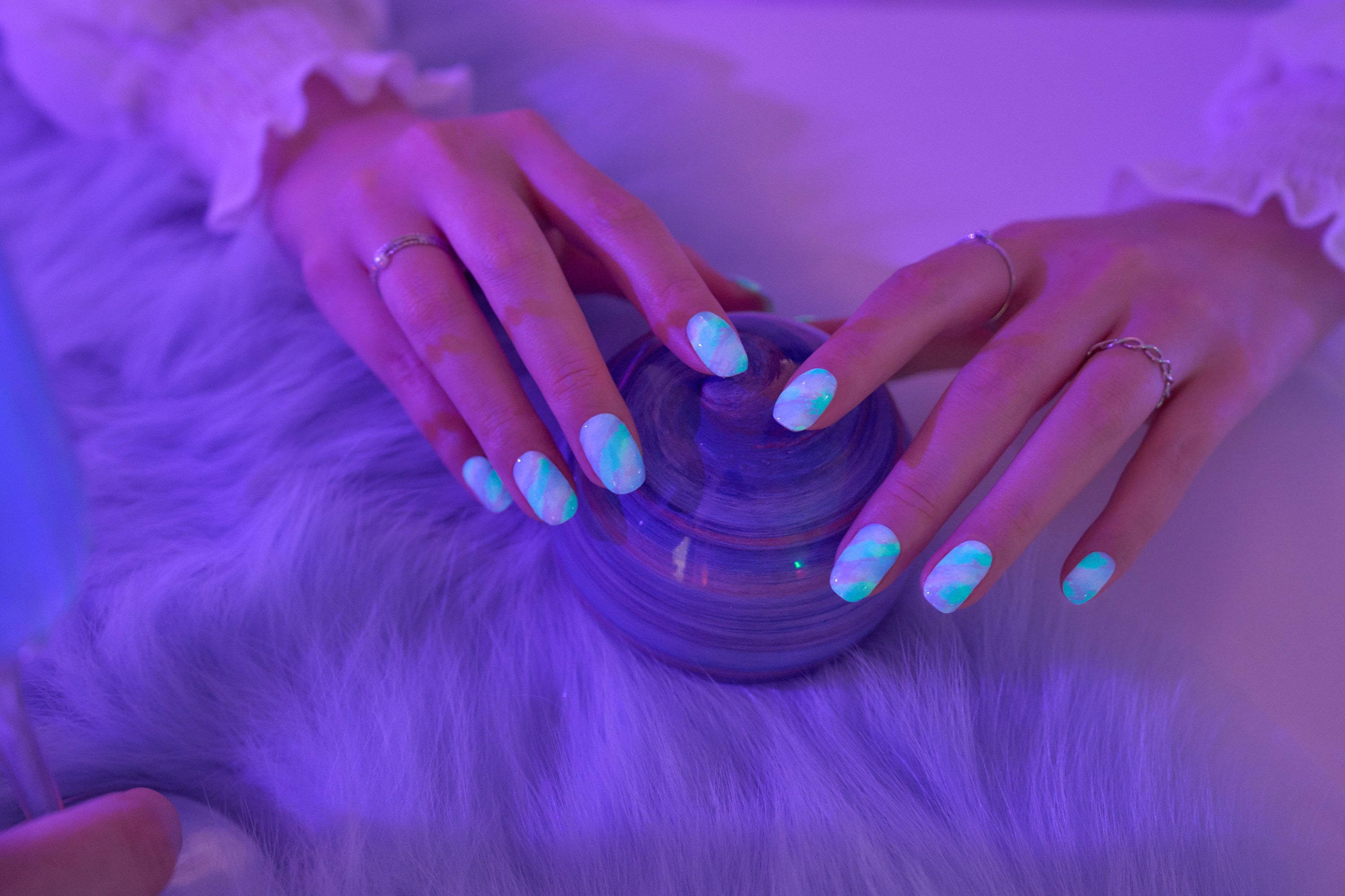 Cloudy Neon Glow – Keraology
